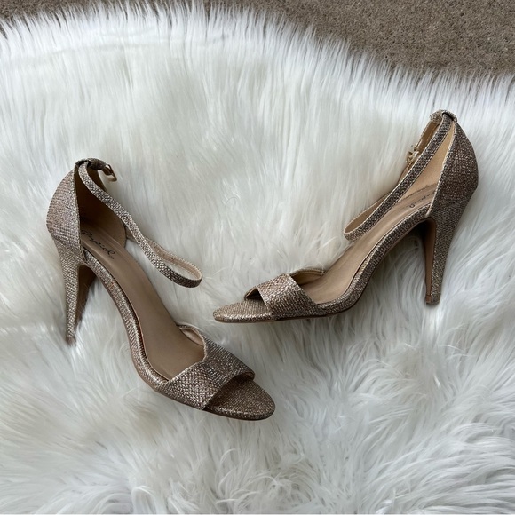 Qupid | Shoes | Qupid Gold Glitter Rounded Peep Toe Ankle Strap Pumps ...